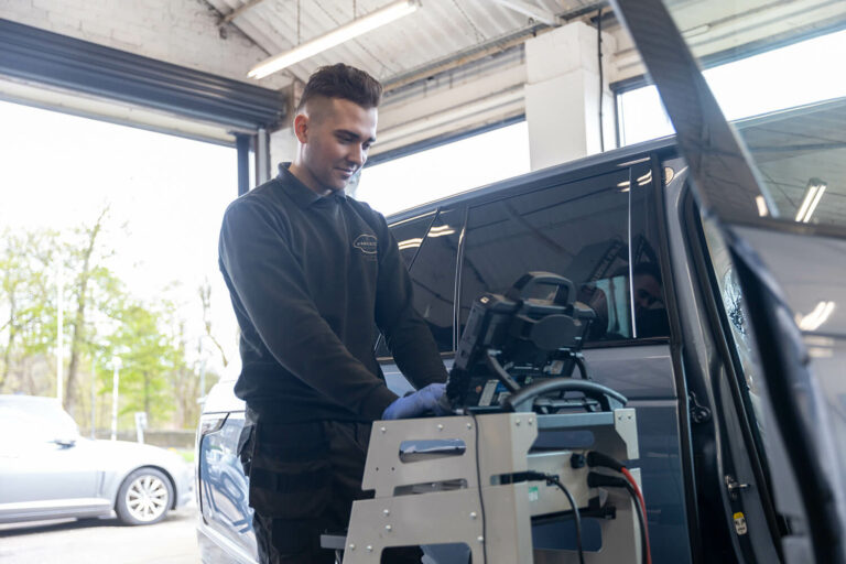 Homepage | Parkside Garages | Land Rover & Jaguar Specialist