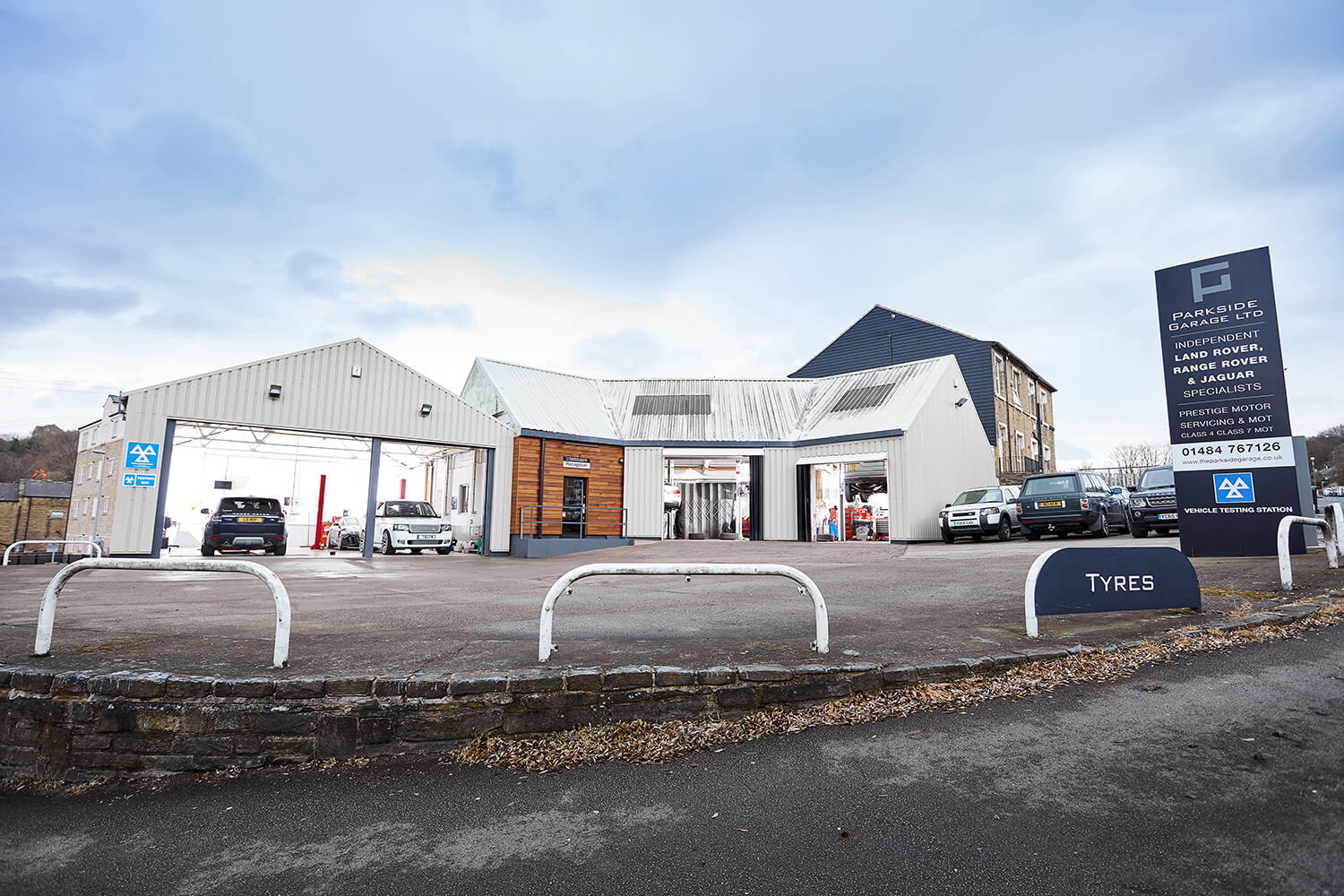 Homepage | Parkside Garages | Land Rover & Jaguar Specialist